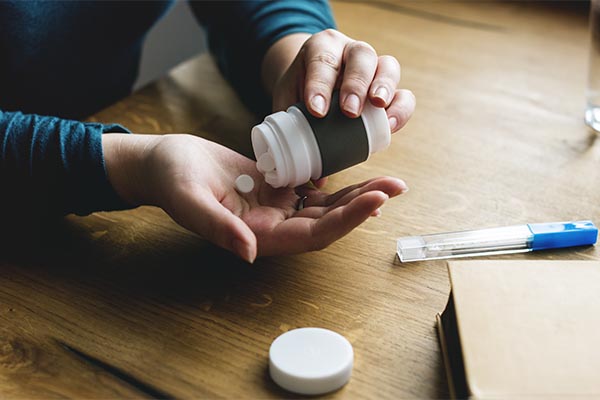 The Dangers of Self-Medication: Why it is a Risky Choice – Health insights